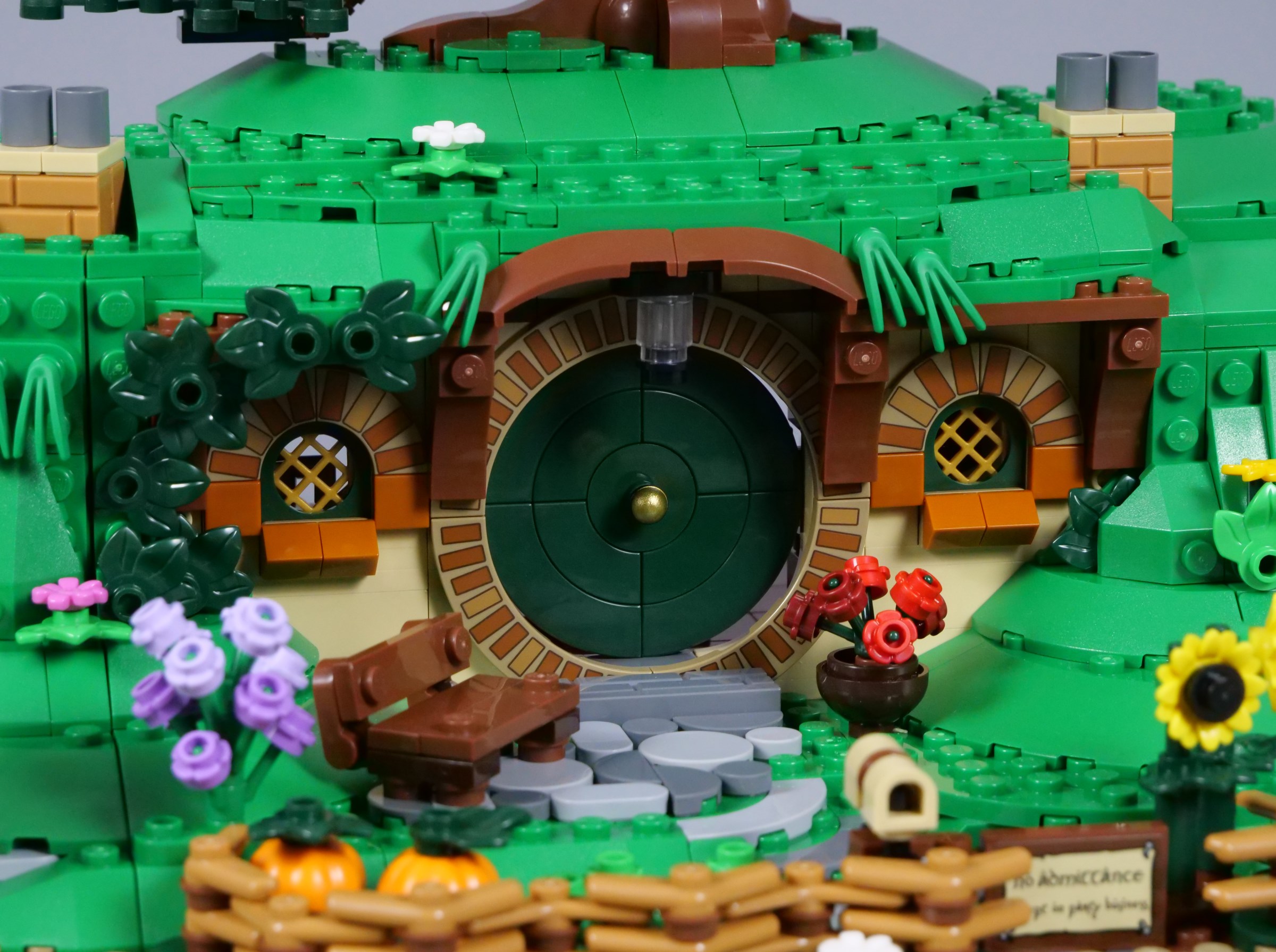 LEGO Icons 10354 The Lord of the Rings: The Shire review | Brickset